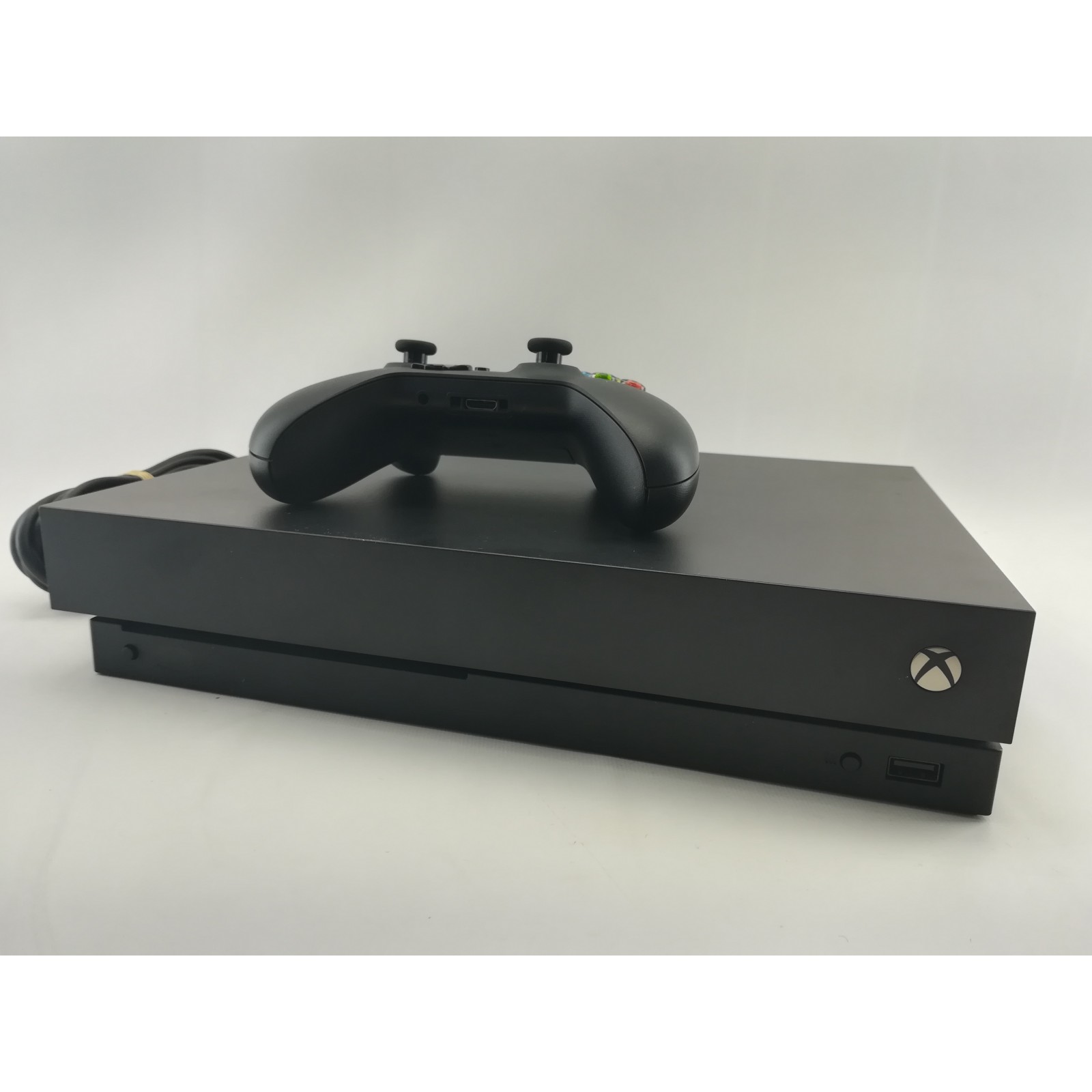 CONSOLA XBOX ONE X 1TB CON MANDO Y CABLES DE SEGUNDA MANO