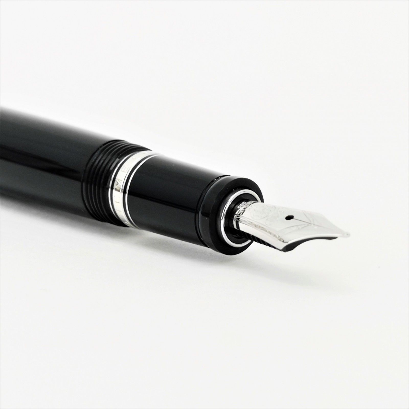 Estilográfica MONTBLANC Bohème Noir Platinum plumín retráctil con ...