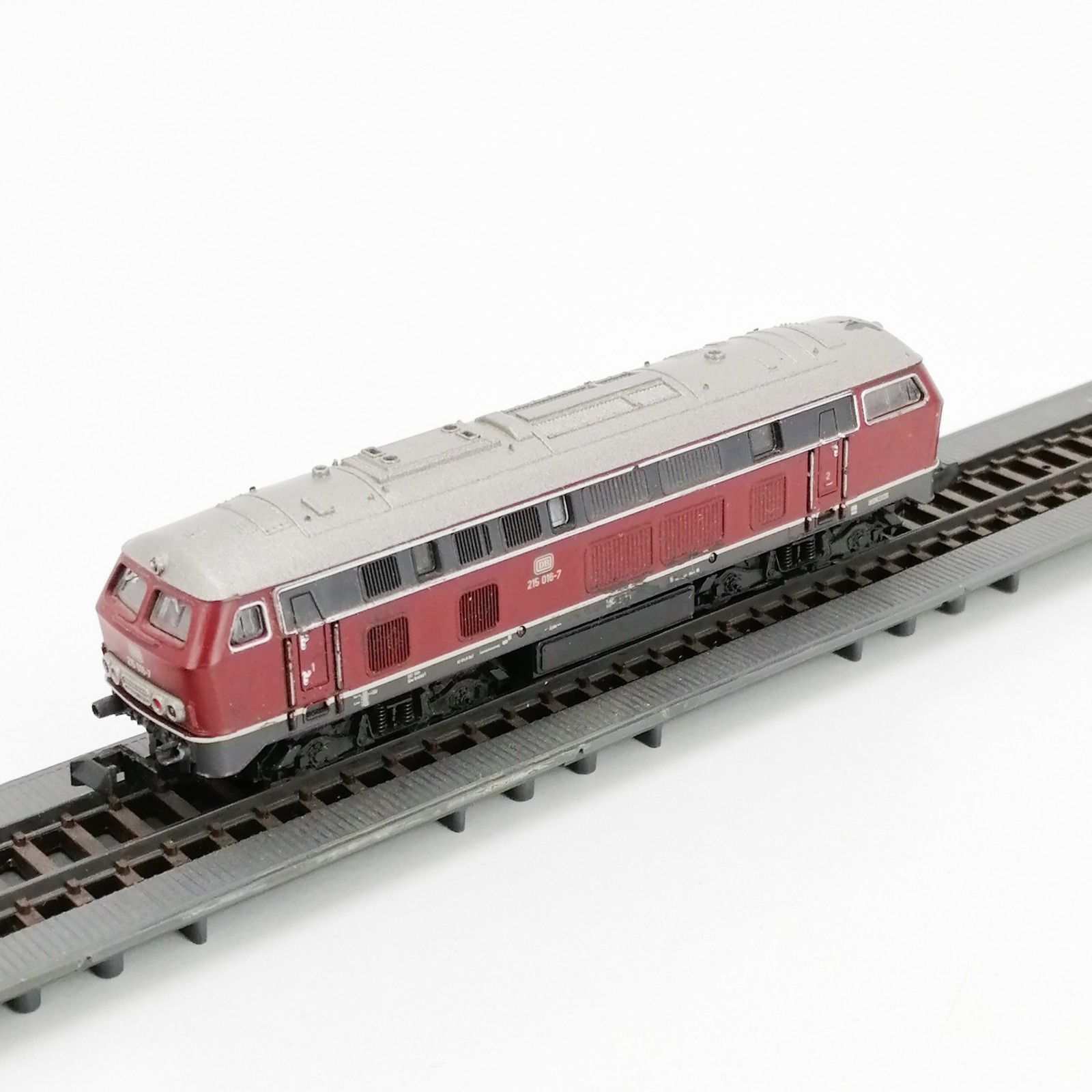 Locomotora ROCO DIESEL 215 esc: N Analógica