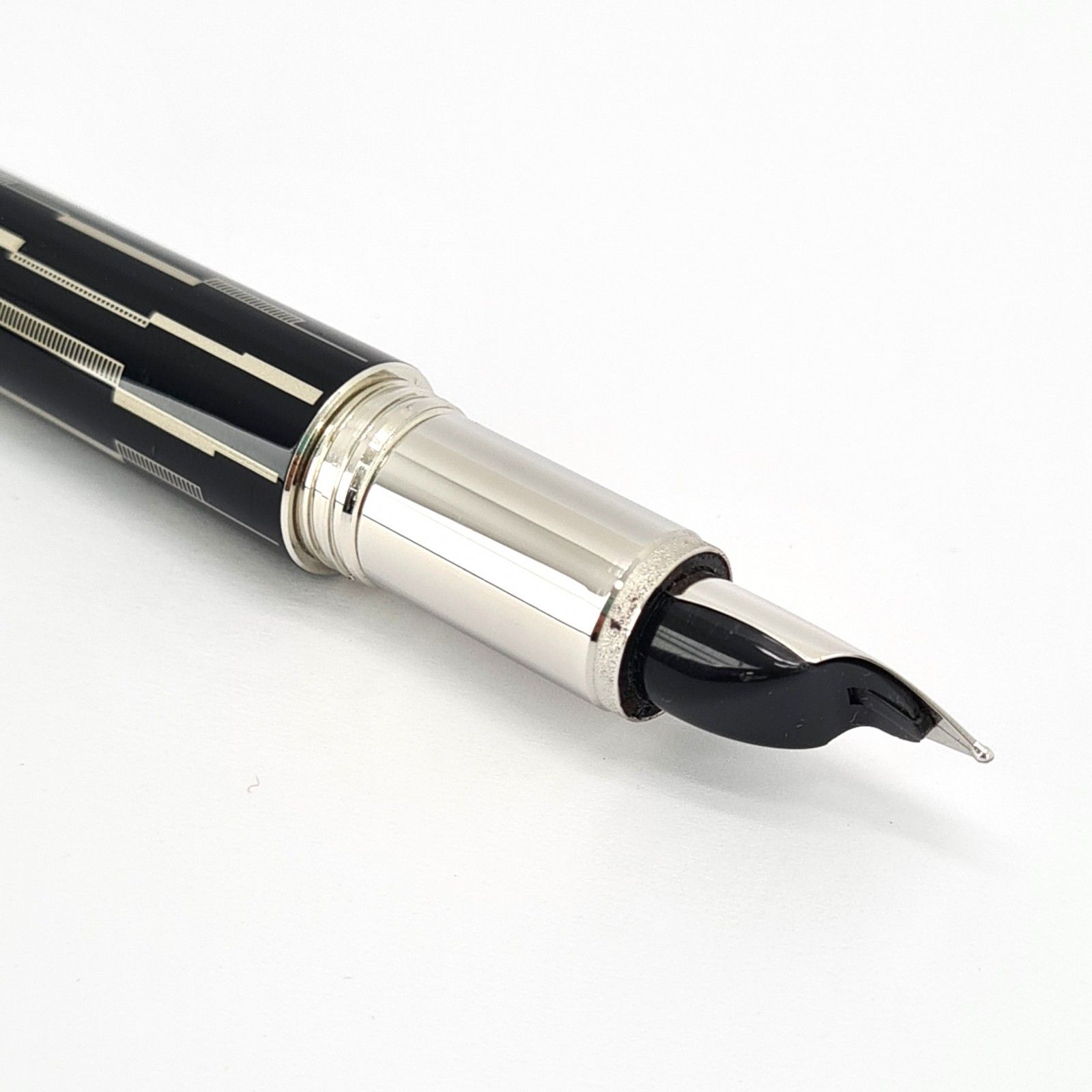 Pluma estilográfica MONTBLANC Starwalker Black Mystery Line